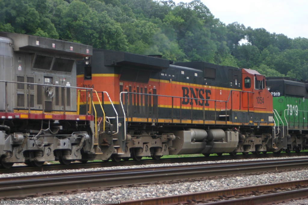 BNSF 1054